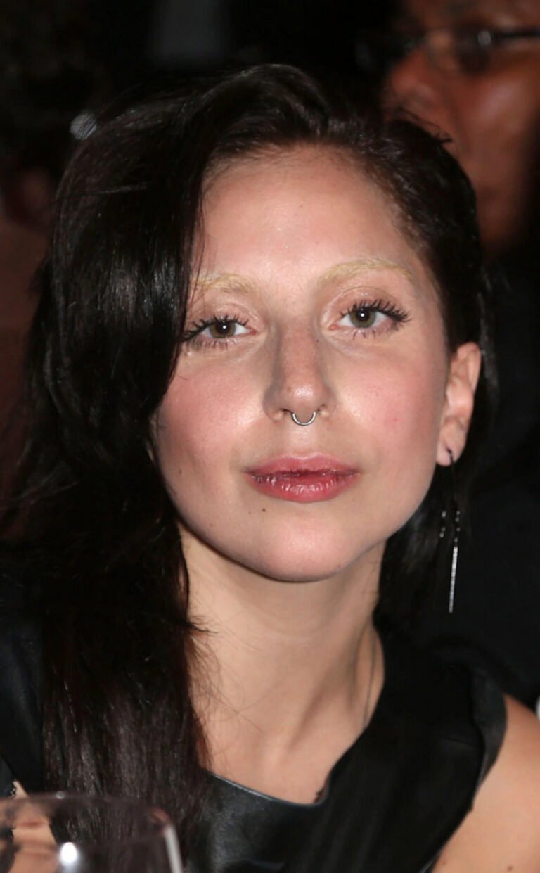 What 70 Popular People Look Like Without Eyebrows - RoastHow