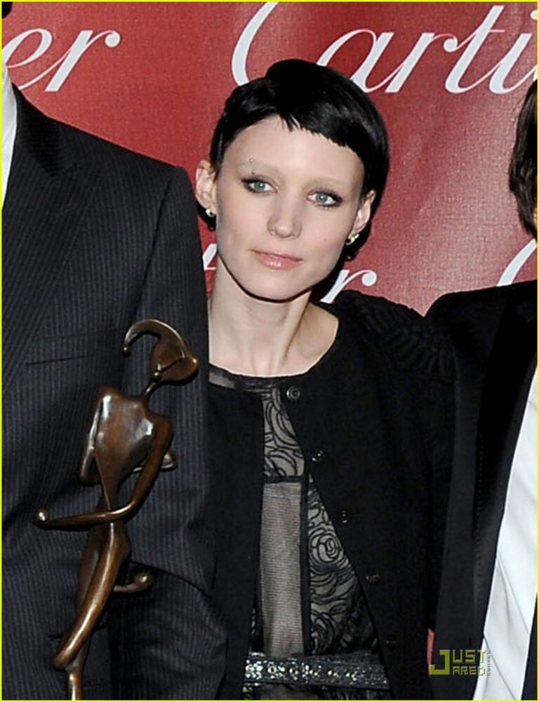 What 70 Popular People Look Like Without Eyebrows - RoastHow